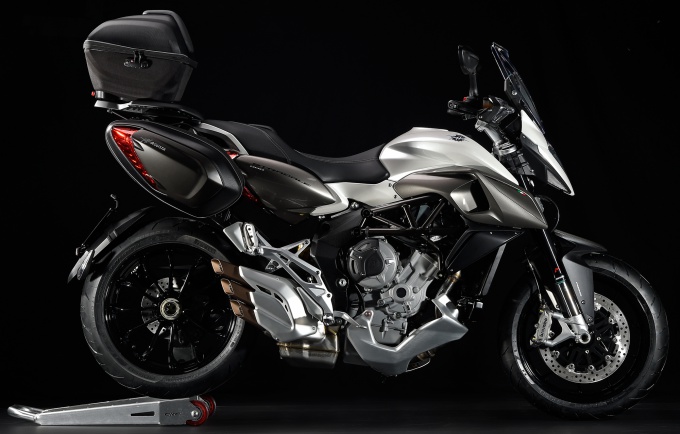 STRADALE800に、より積載性がUPしたTouring Editionが登場！ - バイクニュース - タンデムスタイル