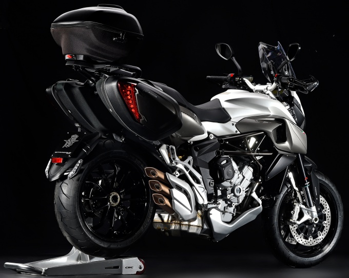 STRADALE800に、より積載性がUPしたTouring Editionが登場！ - バイクニュース - タンデムスタイル