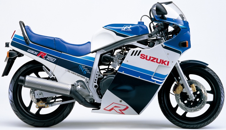 【GSX-R750 30年間の軌跡】1985年 GSX-R750 - バイクニュース - タンデムスタイル