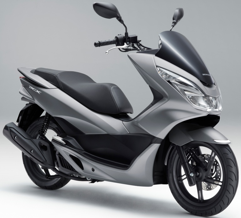 2016年モデルのPCXに新色ブルーが追加され、2月26日より販売開始 - バイクニュース - タンデムスタイル