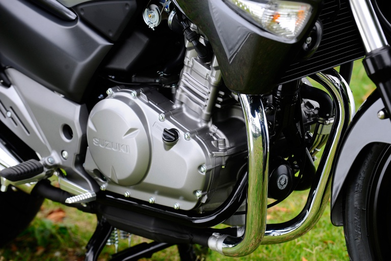 B-KINGゆずりのグラマラスなボディを持つ250ccネイキッド・GSR250 - バイクニュース - タンデムスタイル