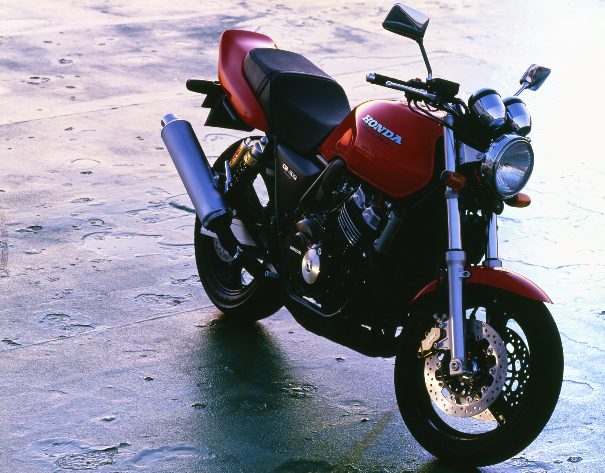 CB400SFの歴史はここから始まった!! 1992年 初代 CB400SF まとめ - バイクニュース - タンデムスタイル