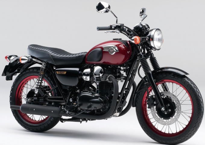 Wの系譜を受け継ぐW800には、レトロな造形美へのこだわりが詰まっている - バイクニュース - タンデムスタイル