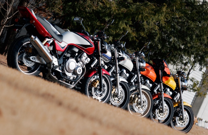 2016年 CB400SF/SB ABSに和テイストを感じるカラーリングのSpecial Editionが登場!! - バイクニュース - タンデムスタイル