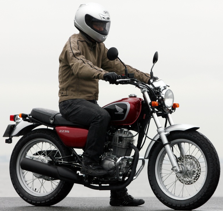 2008年登場のCB223Sは、FTR譲りのフレンドリーさにレトロテイストがMIX - バイクニュース - タンデムスタイル