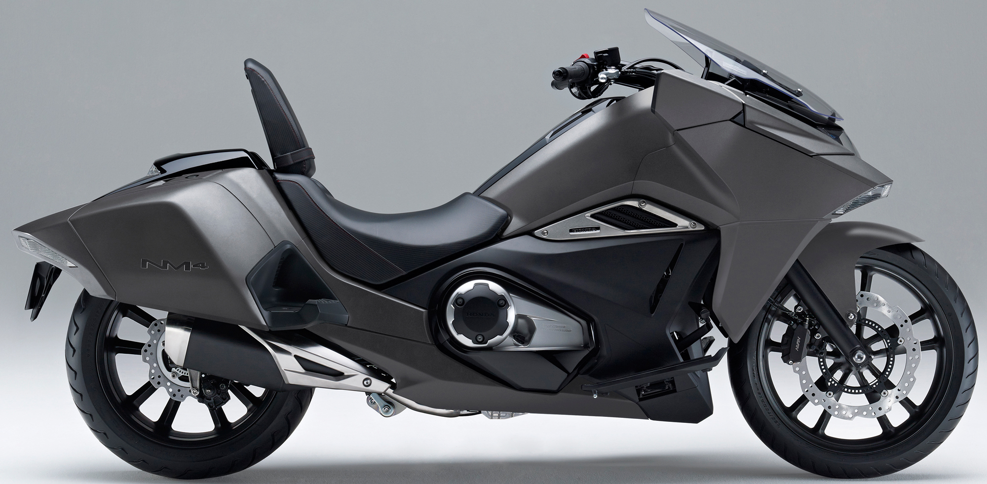 2016年 NM4-01/02は、新形状のサイレンサー採用＆DCTが進化!! | バイクニュース | タンデムスタイル