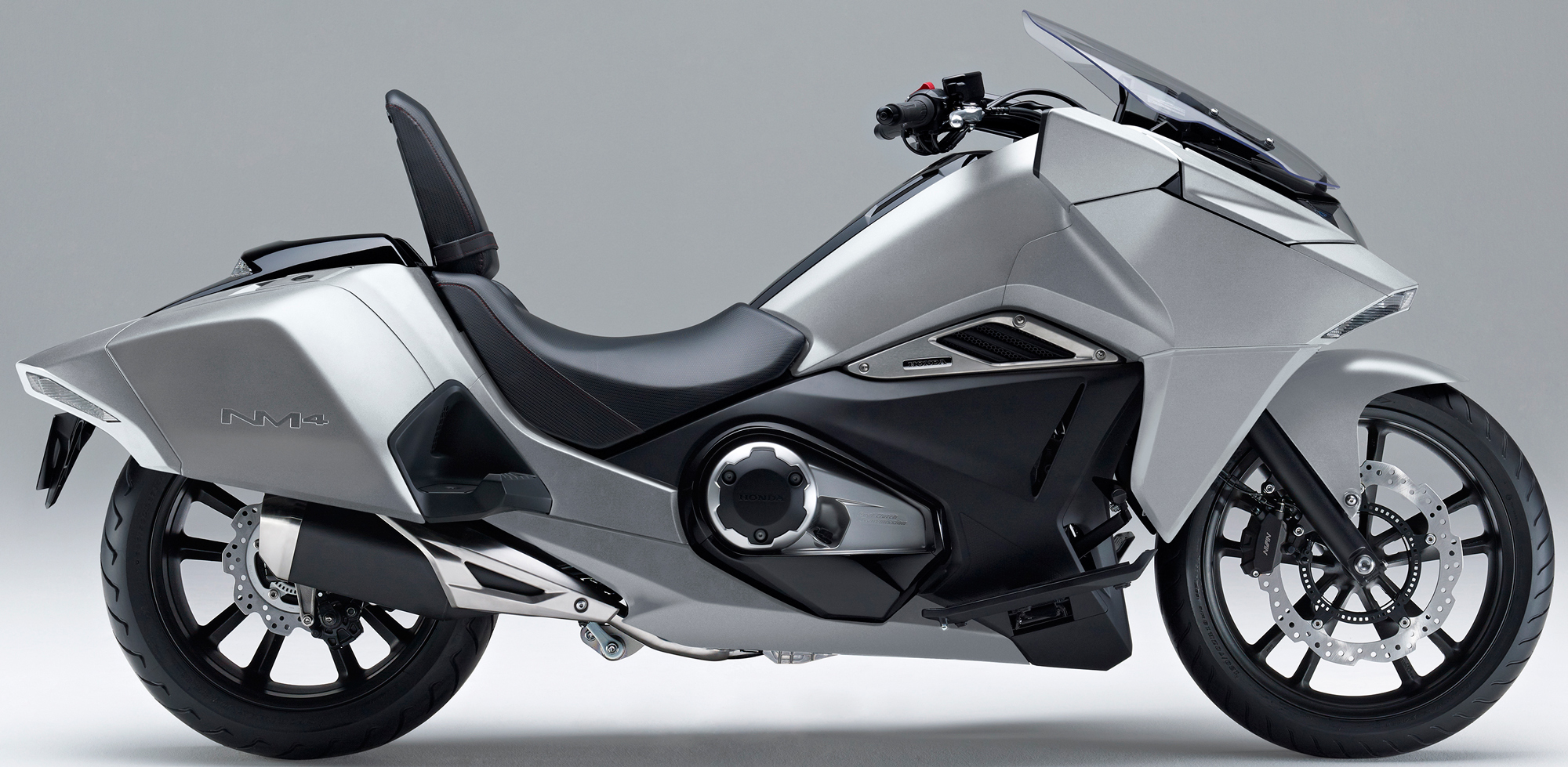 2016年 NM4-01/02は、新形状のサイレンサー採用＆DCTが進化!! | バイクニュース | タンデムスタイル