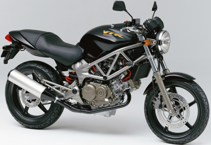 ホンダVTRまとめ：伝統の250cc Vツインネイキッドの歴史と魅力を徹底解説 - バイクニュース - タンデムスタイル