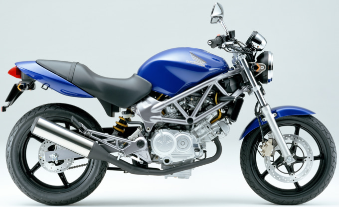 ホンダVTRまとめ：伝統の250cc Vツインネイキッドの歴史と魅力を徹底解説 - バイクニュース - タンデムスタイル