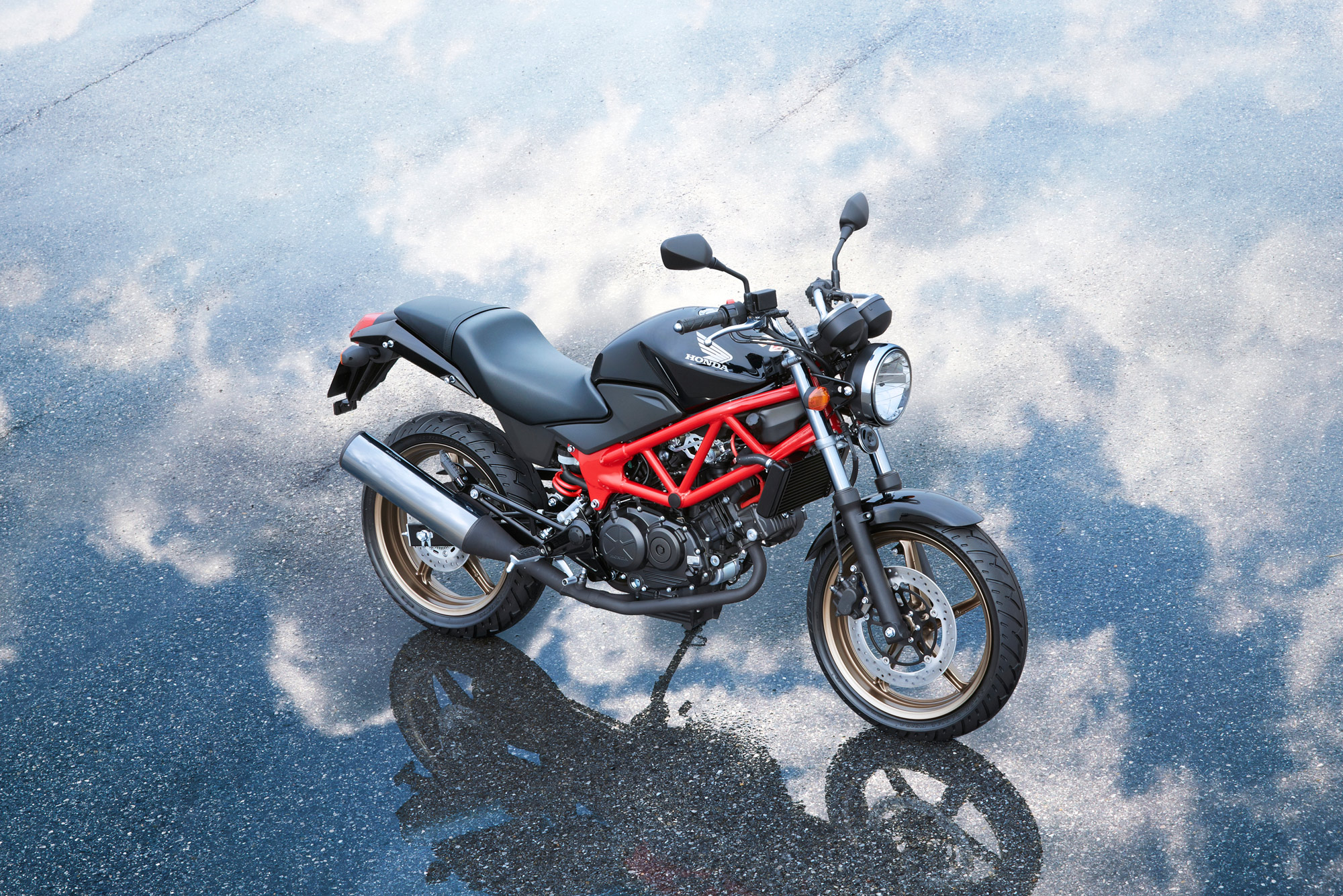 ホンダVTRまとめ：伝統の250cc Vツインネイキッドの歴史と魅力を徹底解説 - バイクニュース - タンデムスタイル