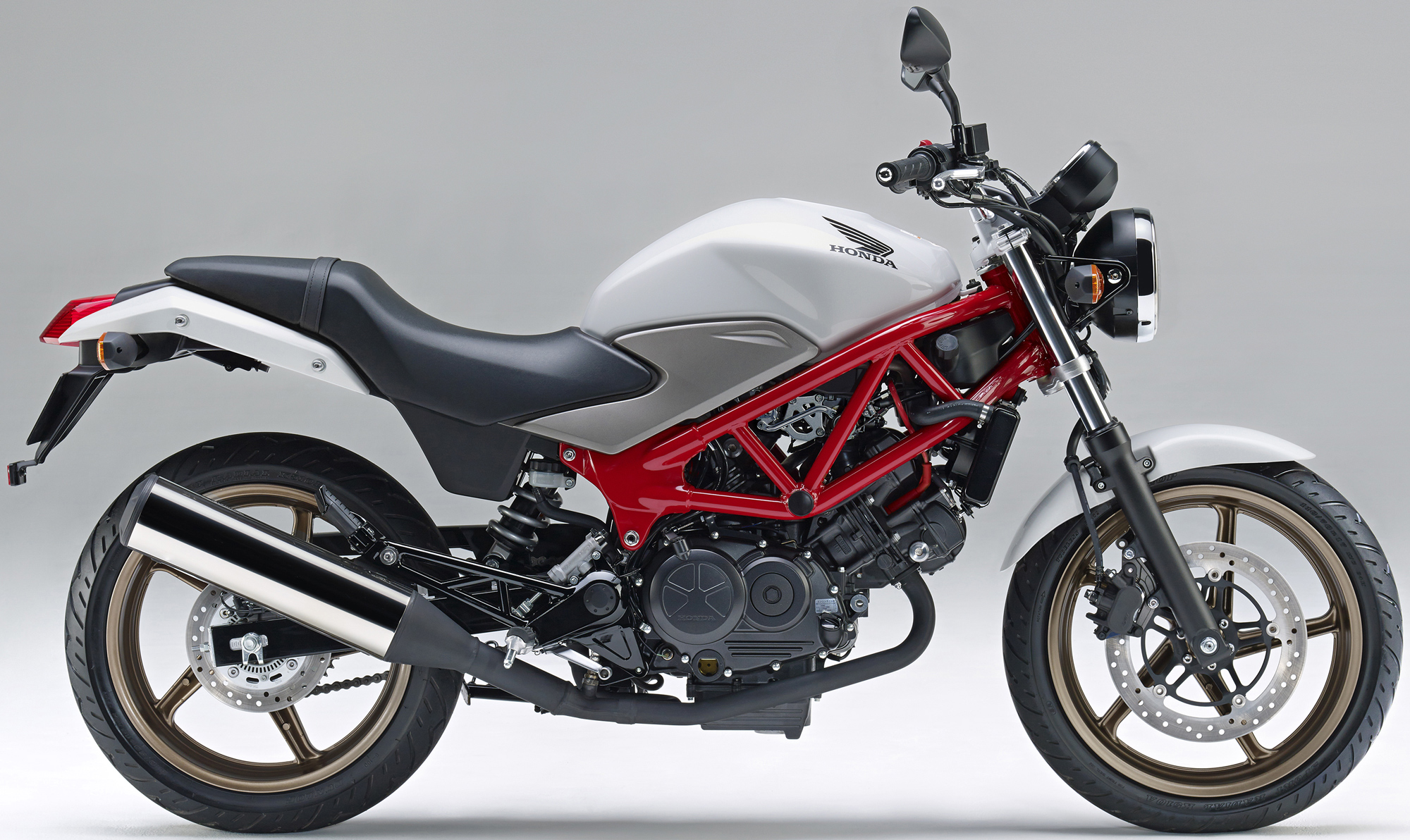 ホンダ伝統の250cc Vツインエンジンを搭載するネイキッドモデル・VTR まとめ | バイクニュース | タンデムスタイル