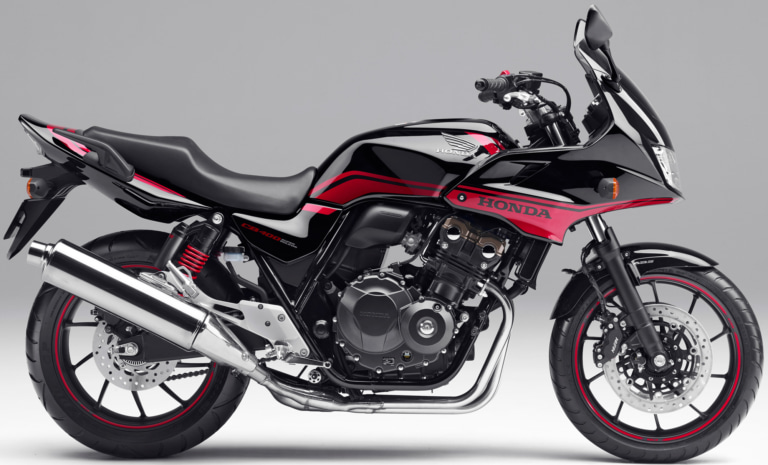 2005年に登場したCB400SBはカウル装備で高速走行時の快適性を追求。全カラバリも大集合!! | バイクニュース | タンデムスタイル