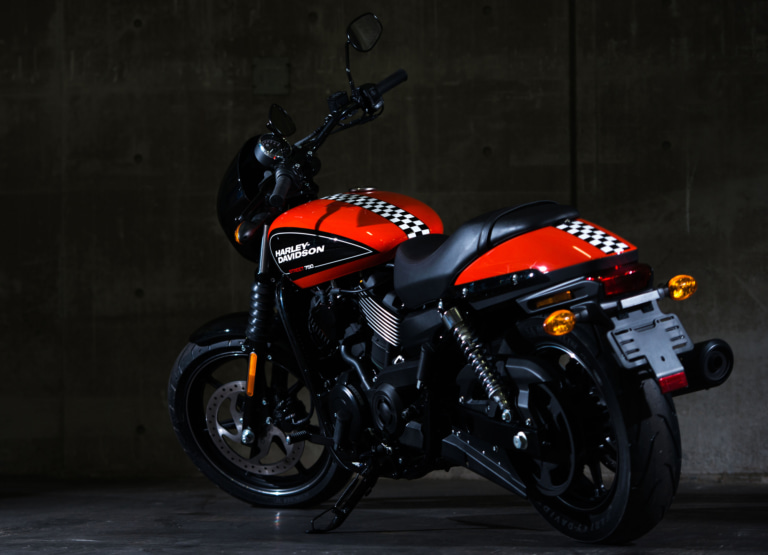 STREET750にダートトラックレーサー・XG750R譲りのカスタムペイントを採用した限定モデルが登場 - バイクニュース - タンデムスタイル