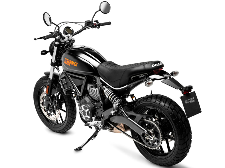 各部をブラックアウトした特別モデル！2019年 DUCATI Scrambler Sixty2に#HASHTAGが登場 - バイクニュース - タンデムスタイル