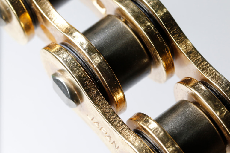 250㏄クラスに最適化され軽量！レースでも採用されている“EKチェーン 520LMX” - バイクアイテム - タンデムスタイル