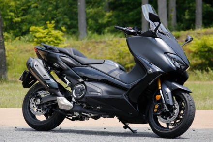 YAMAHA TMAX560 TECH MAX ABS ：走りの性能を高めて上質になった - バイク車両インプレ・解説 - タンデムスタイル