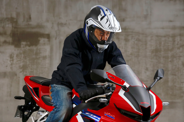 車種に合わせてカタチを5パターン変化させられる “Y'S GEAR YX-6 ZENITH Graphic” - メーカーイチオシヘルメット徹底チェック - タンデムスタイル