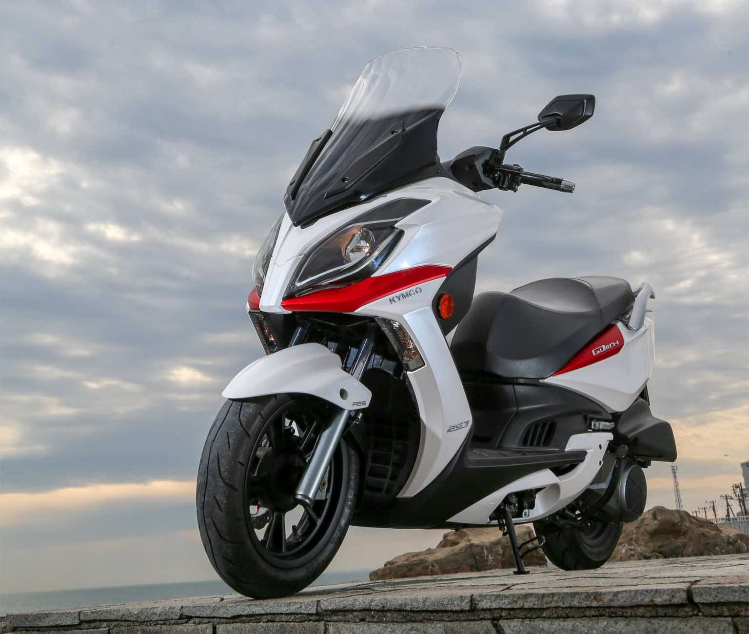 KYMCO G-DINK i ：個性的なデザインを持つスクーターの実力を検証 - バイク車両インプレ・解説 - タンデムスタイル