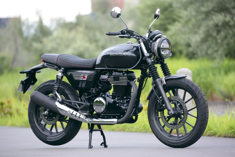 HONDA GB350S ：走るうえでの“安心感”が加わったS - バイク車両インプレ・解説 - タンデムスタイル