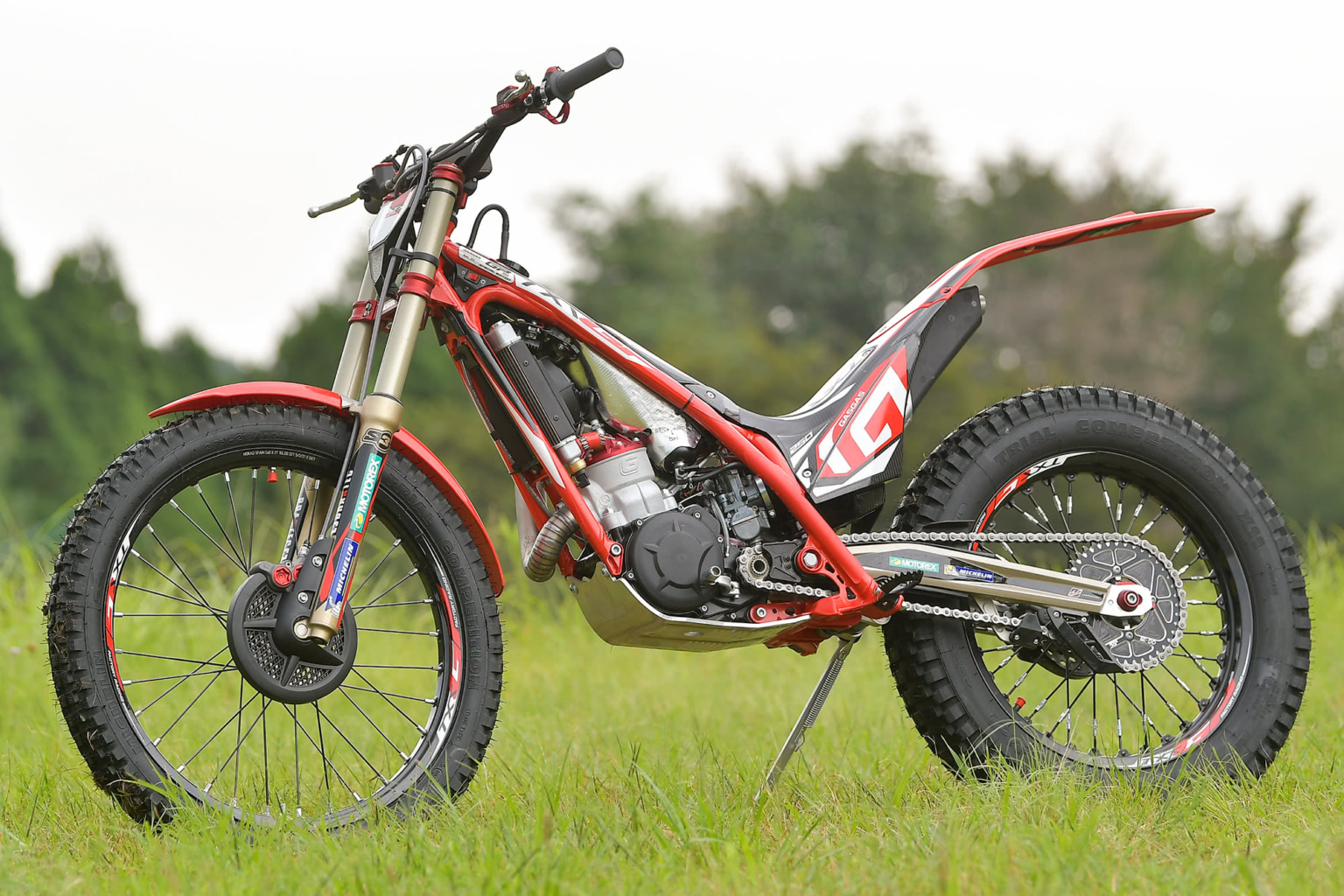 GASGAS TXT GP 250 ：ついついいろんなことをやりたくなってしまう - バイク車両インプレ・解説 - タンデムスタイル