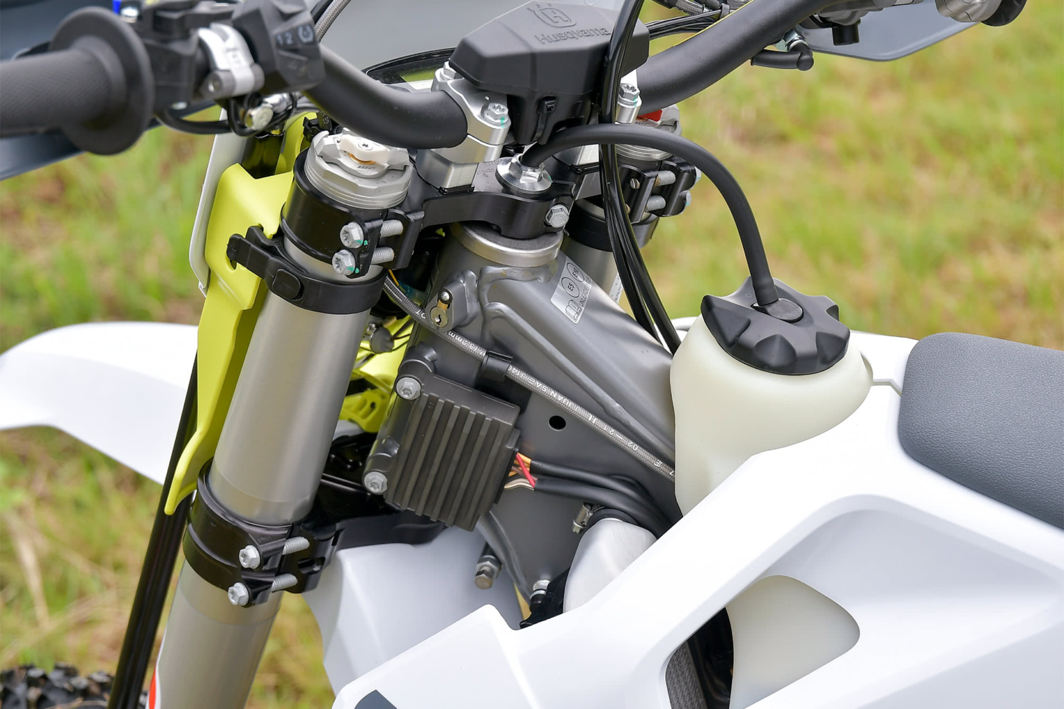 HUSQVARNA MOTORCYCLES FE250 ：懐の深いサスペンションで兄弟車より難所通過が楽 - バイク車両インプレ・解説 ...