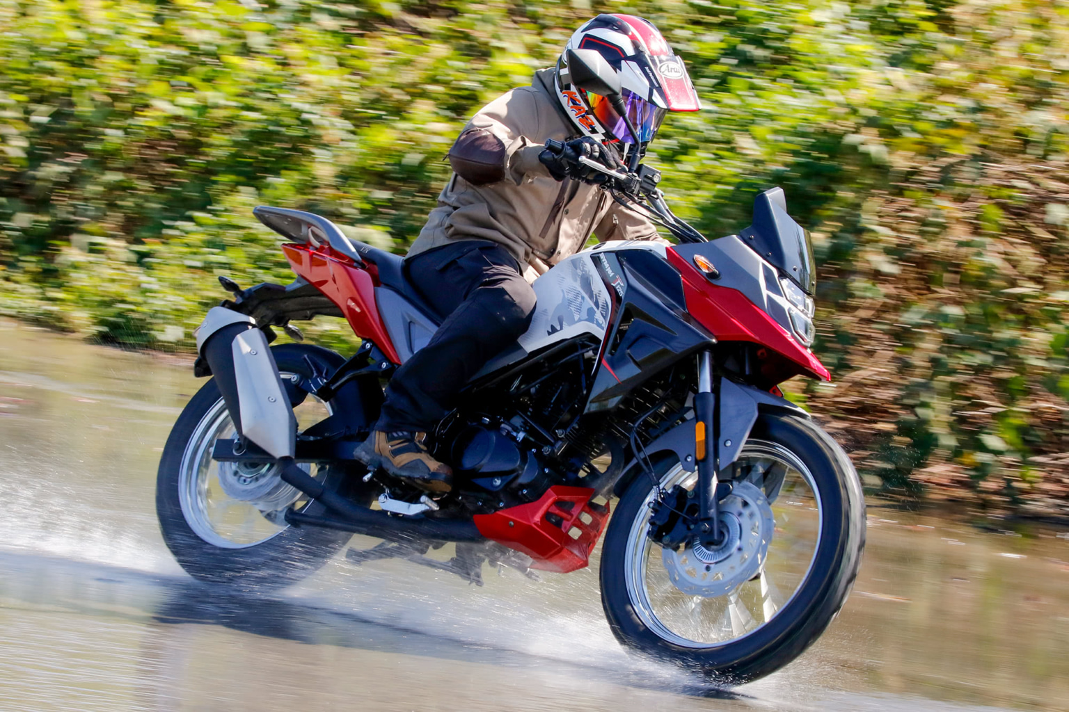 SYM NH T125 ：軽快な走行フィーリングで毎日乗れるアドベンチャー - バイク車両インプレ・解説 - タンデムスタイル