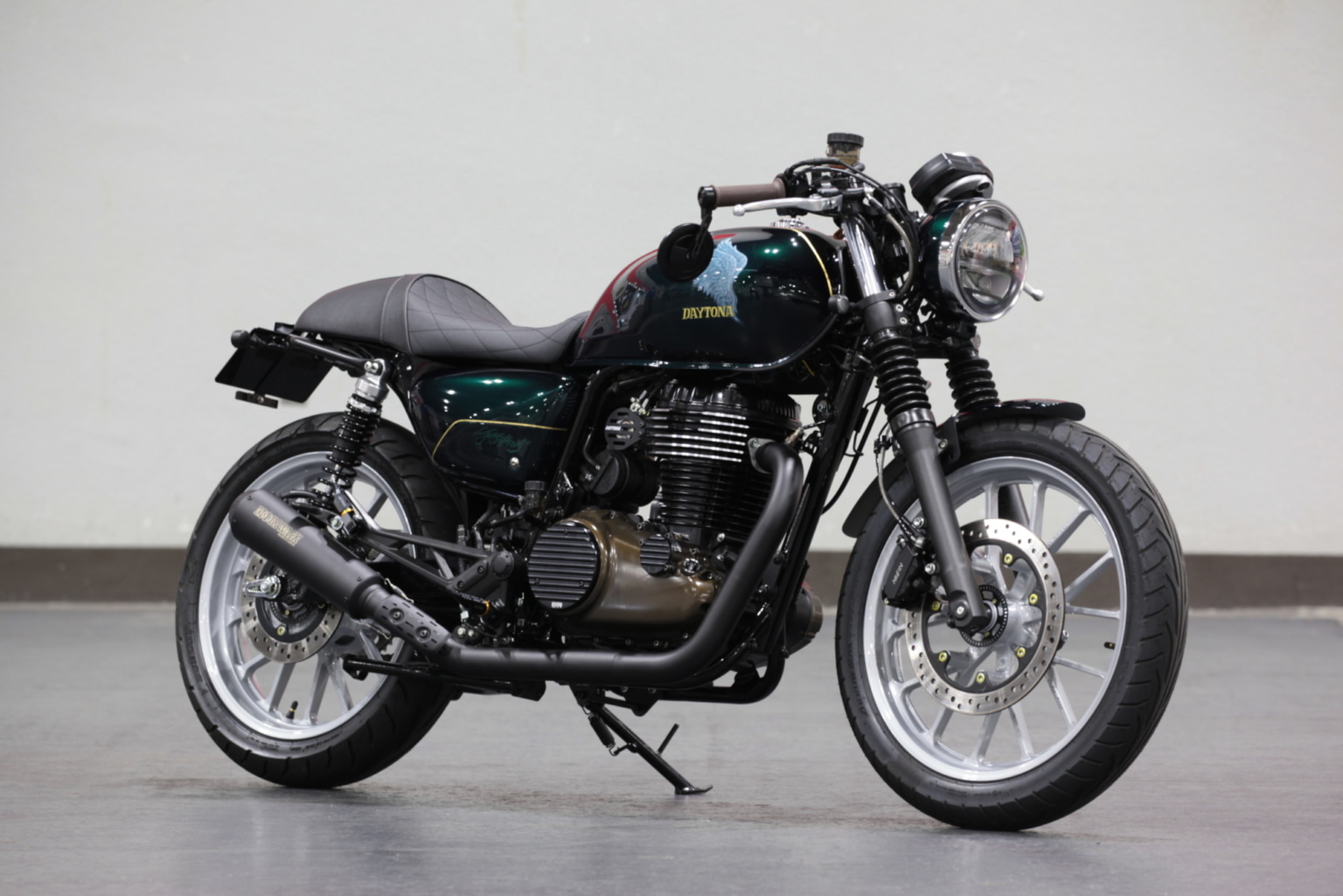 カフェレーサースタイルが一気に高まる！GB350セパハンセット＆フェンダーレスキット【デイトナ】 - バイクニュース - タンデムスタイル