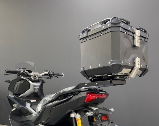 RIDEZ「HARD WORX」の新キャンペーン始動！PCX・ADV150対応リアキャリア＆アルミトップケースセット発売 - バイクニュース - タンデムスタイル