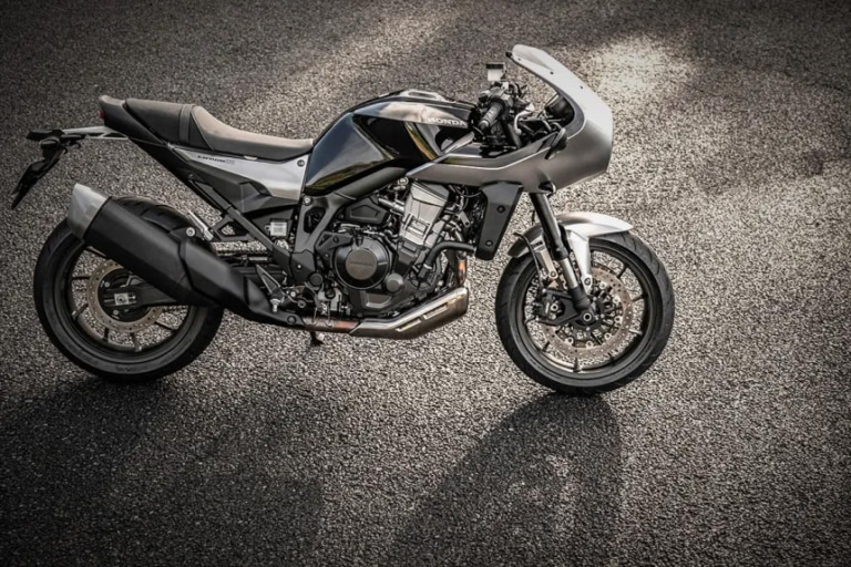 ただの味わい系バイクじゃない。 新型『HAWK 11 (ホーク 11)』に感じる大型バイクの新境地【HAWK 11に、乗る ／試乗インプレ・ファーストレビュー 前編 】 - バイクニュース ...