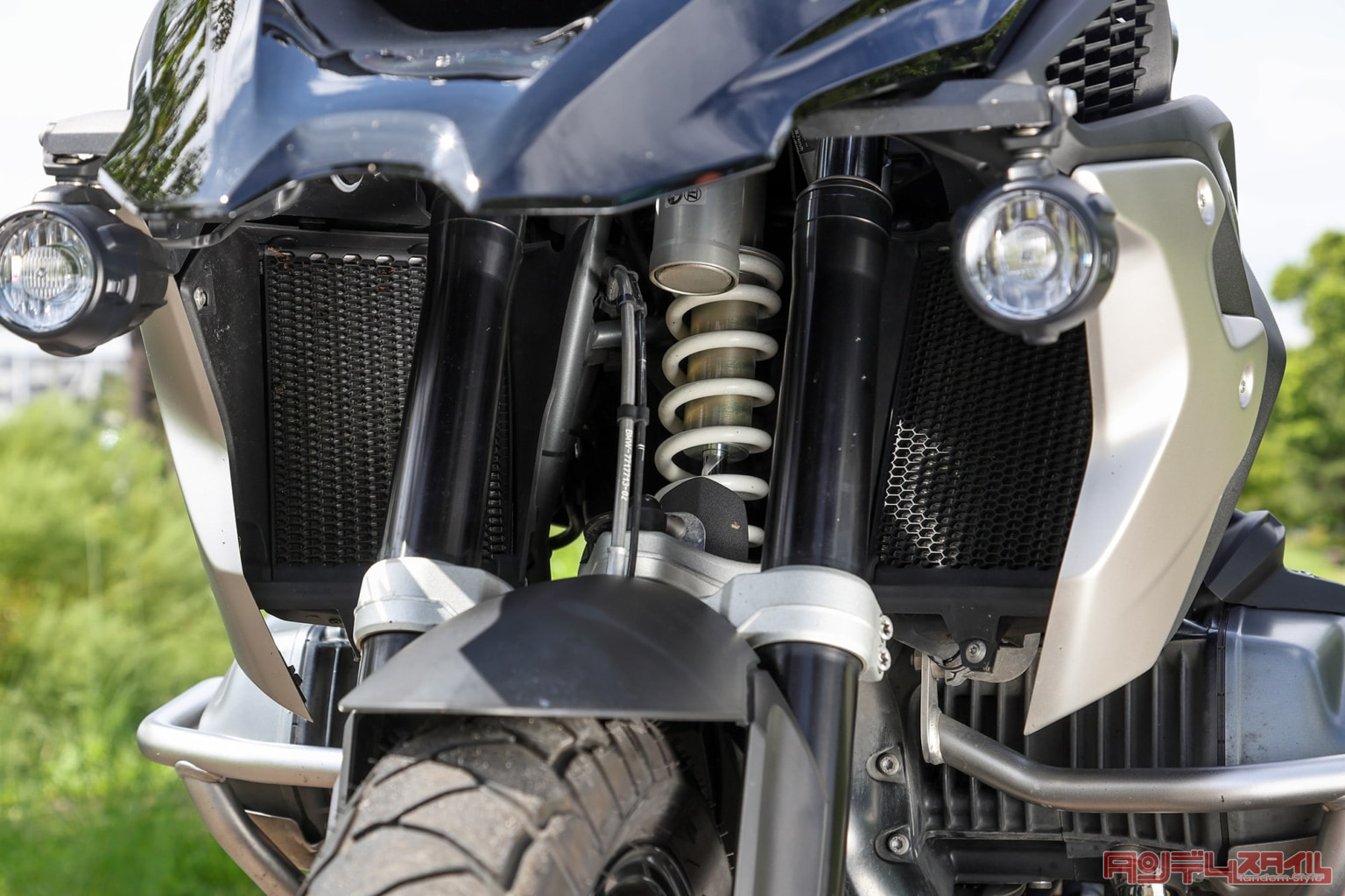 アドベンチャーカテゴリーを牽引してきた道を選ばないツーリングモデル BMW R1250GS - バイクニュース - タンデムスタイル