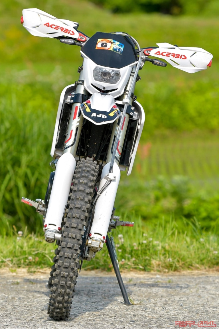 AJP SPR250 ：“扱いやすさ”は大きな魅力である - バイク車両インプレ・解説 - タンデムスタイル