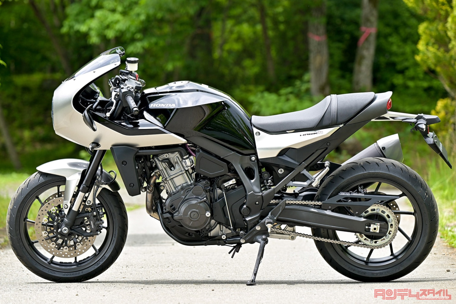 HONDA HAWK11 ：際立つカフェレーサースタイル - バイク車両インプレ・解説 - タンデムスタイル