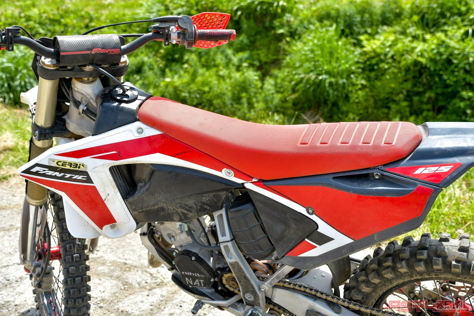 FANTIC XX125 ：軽い車体に柔軟で弾けるパワー - バイク車両インプレ・解説 - タンデムスタイル