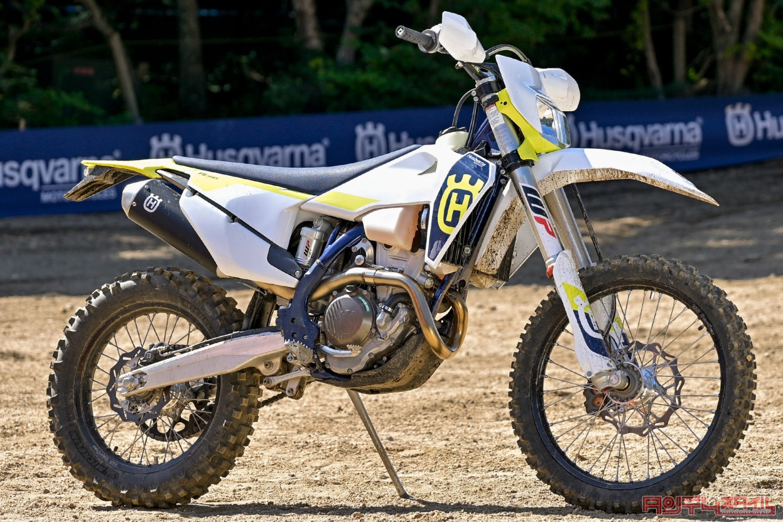 HUSQVARNA MOTORCYCLES FE350 / FE501 ：4ストロークの排気量差はどんな違いが？ - バイク車両インプレ・解説 ...
