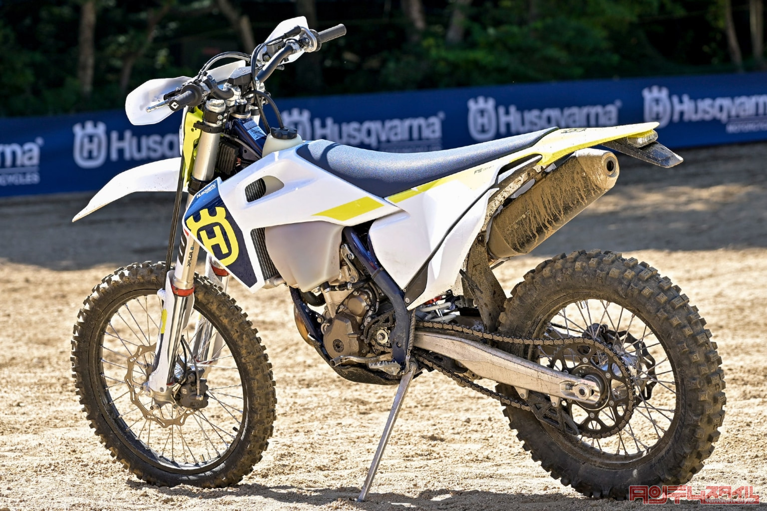 HUSQVARNA MOTORCYCLES FE350 / FE501 ：4ストロークの排気量差はどんな違いが？ - バイク車両インプレ・解説 ...