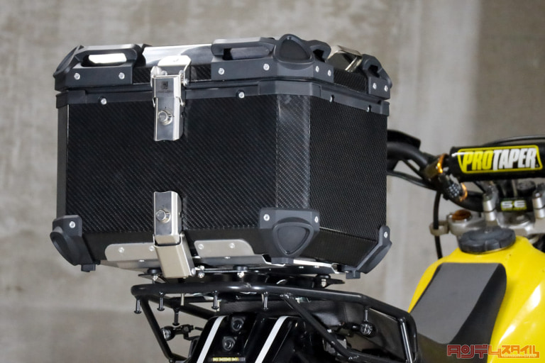 圧倒的な軽量化と強靭なボディを備えたカーボン製トップケース登場！ HARD WORX “カーボン トップケース45L HX45C” - バイク ...