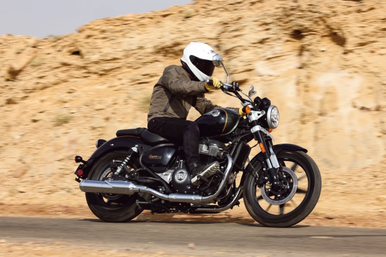 ROYAL ENFIELD SUPER METEOR650 / TOURER ：新感覚！ キビキビと走るミドルクルーザー - バイク車両 ...