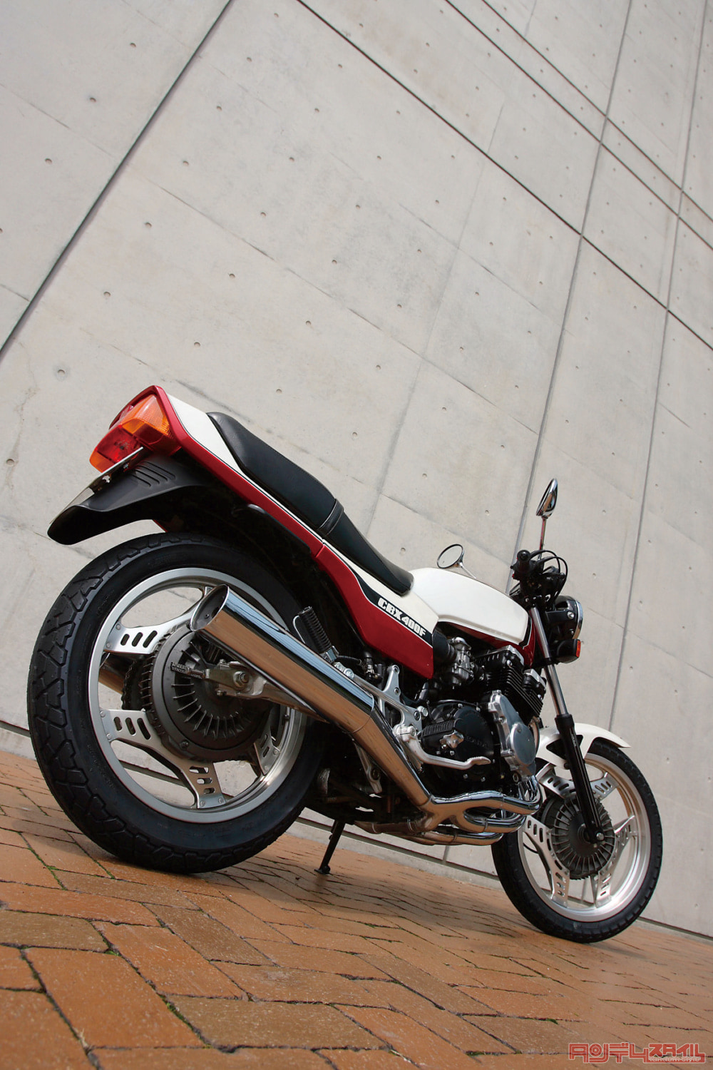 ミドル史に名を刻む名車たち vol.01 HONDA CBX400F〈前編〉 ： - バイク車両インプレ・解説 - タンデムスタイル