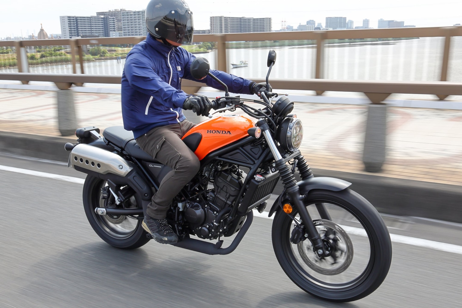 Honda CL250 ：いつでも気軽に走り出せるちょうどよさがある - バイク車両インプレ・解説 - タンデムスタイル