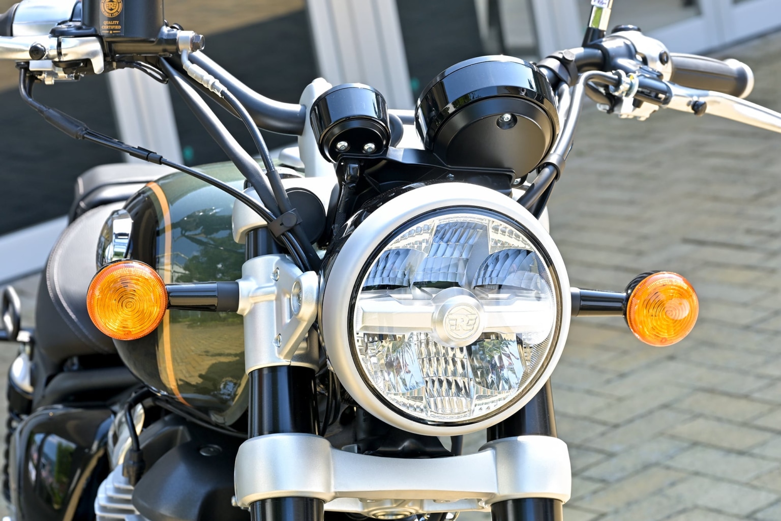 ROYAL ENFIELD SUPER METEO650 - 2ページ目 (2ページ中) ：すべてにおいて気負わずに走り回れるのが最大の魅力 ...