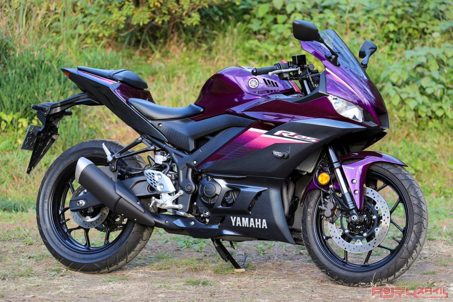 YAMAHA YZF-R25 ABS ：低回転から十分なトルクがありビギナーにもやさしい乗り心地 - バイク車両インプレ・解説 - タンデムスタイル
